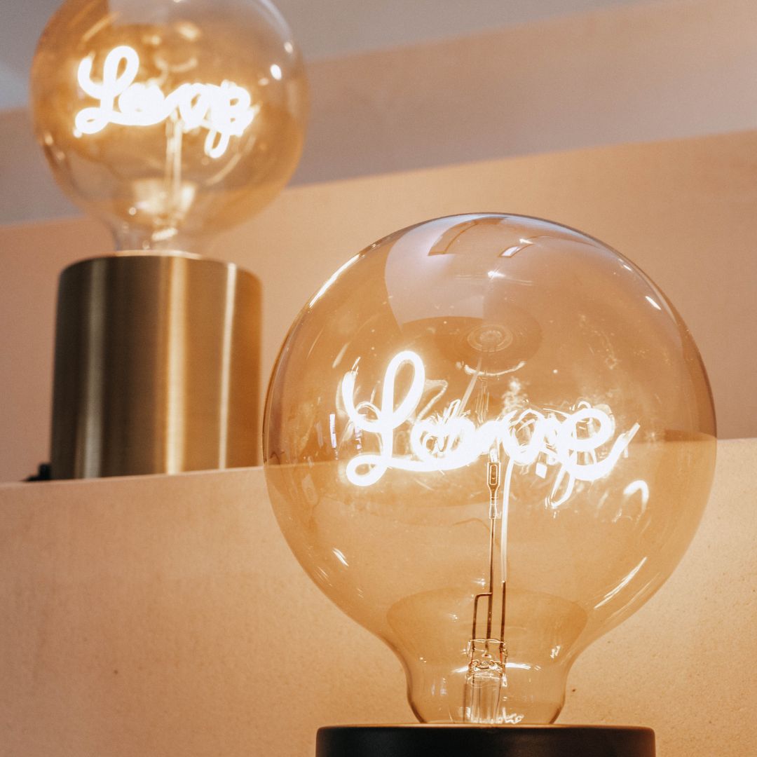 Ampoule Led message "Love" – INSIDE Booster d'intérieur